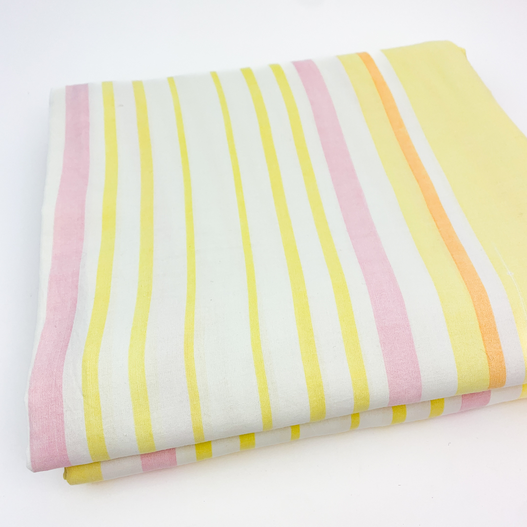 To sæt vintage sengetøj med gule og lyserøde striber - Sengetøj - Art ...