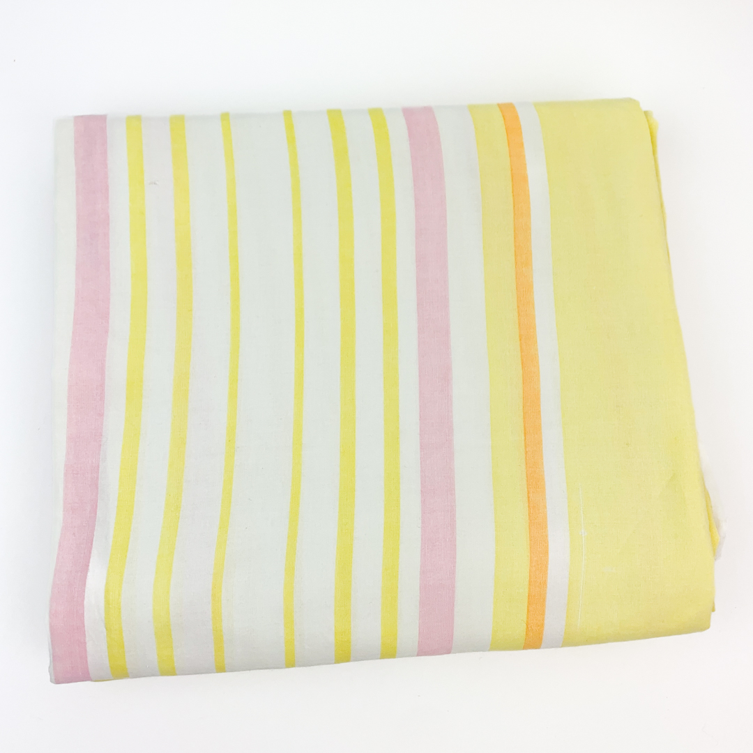 To sæt vintage sengetøj med gule og lyserøde striber - Sengetøj - Art ...